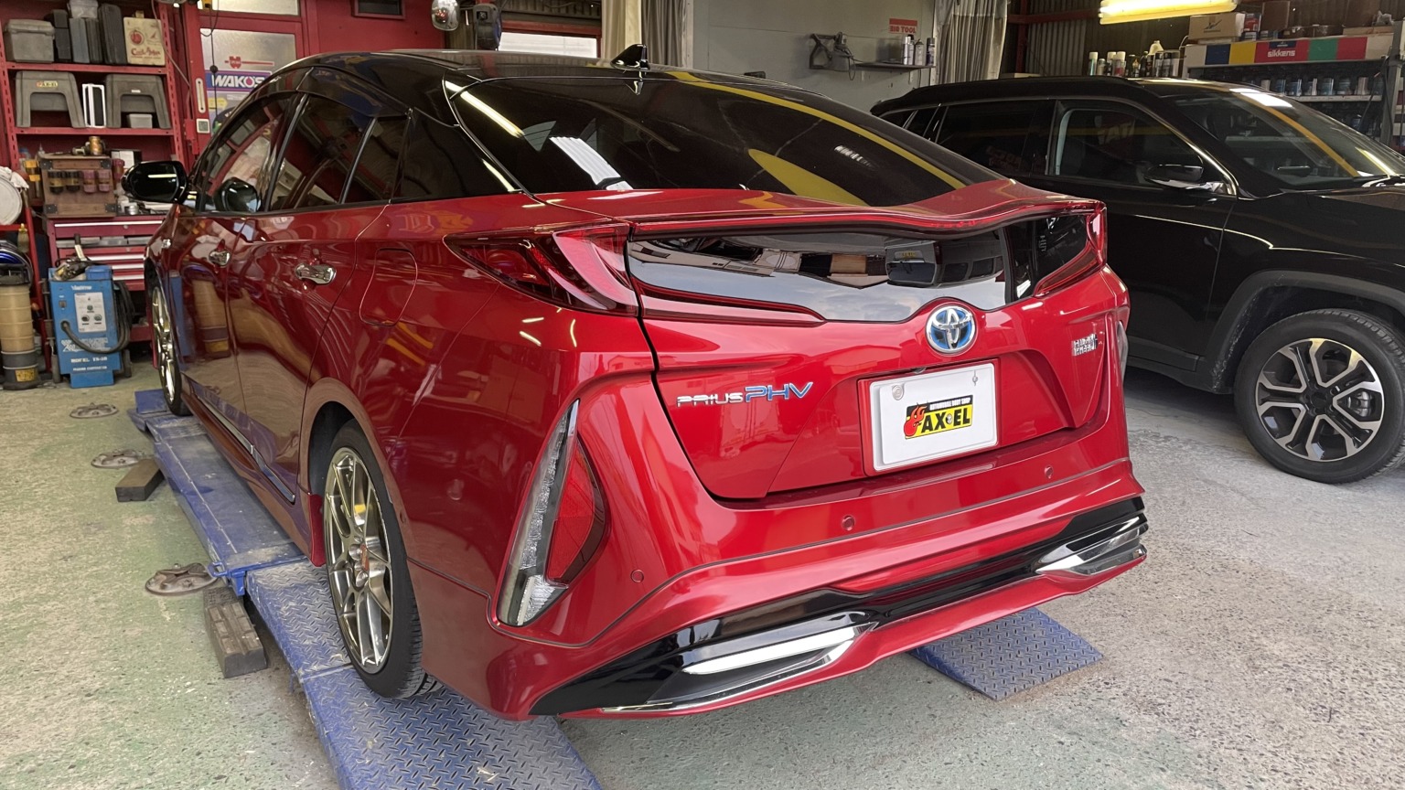 52プリウスPHVのテールランプをGRのクリアテールに交換 | ボディショップ アクセル公式ブログ